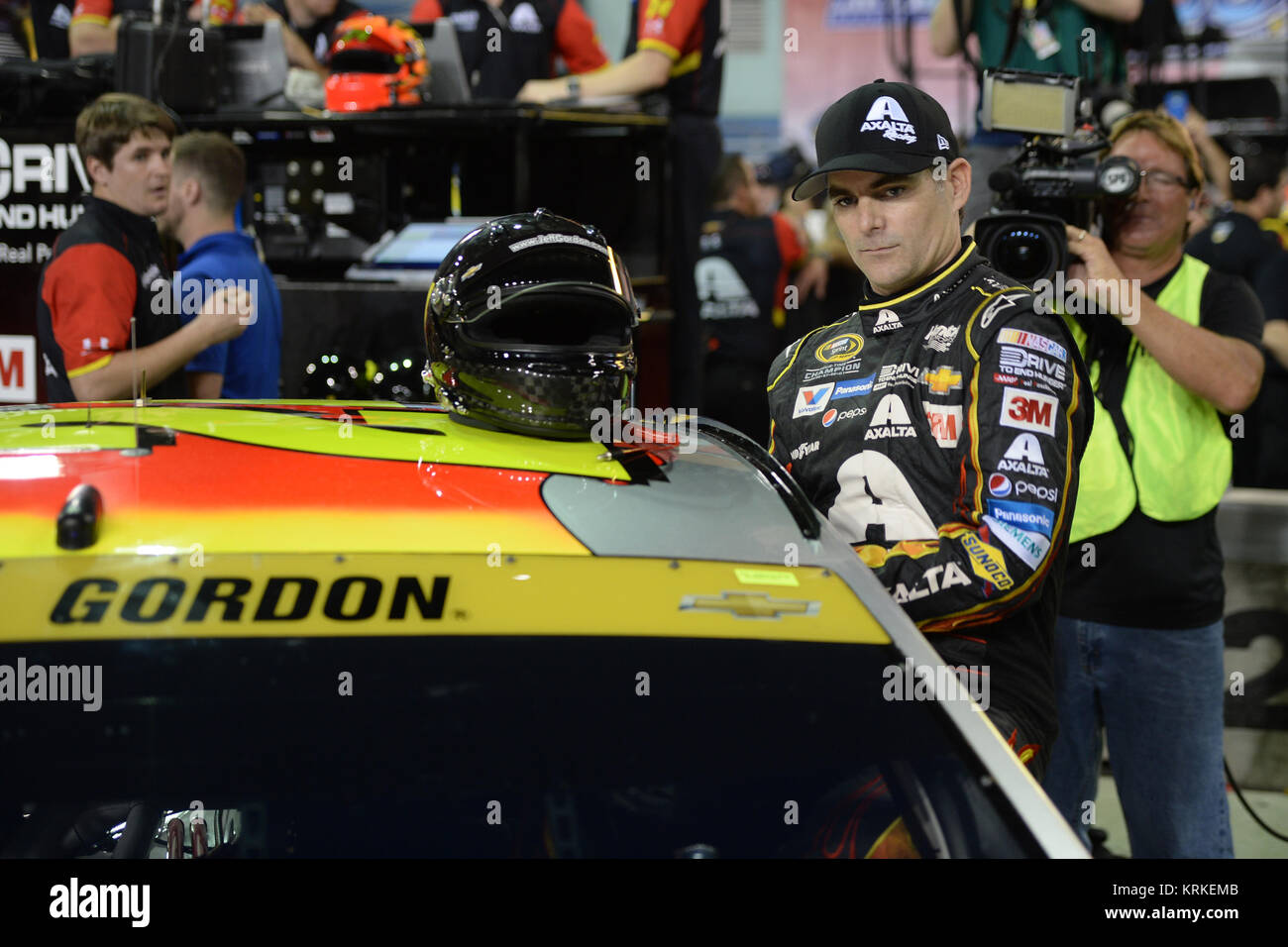 HOMESTEAD, FL - NOVEMBER 20: Jeff Gordon, driver of the #24 AXALTA ...