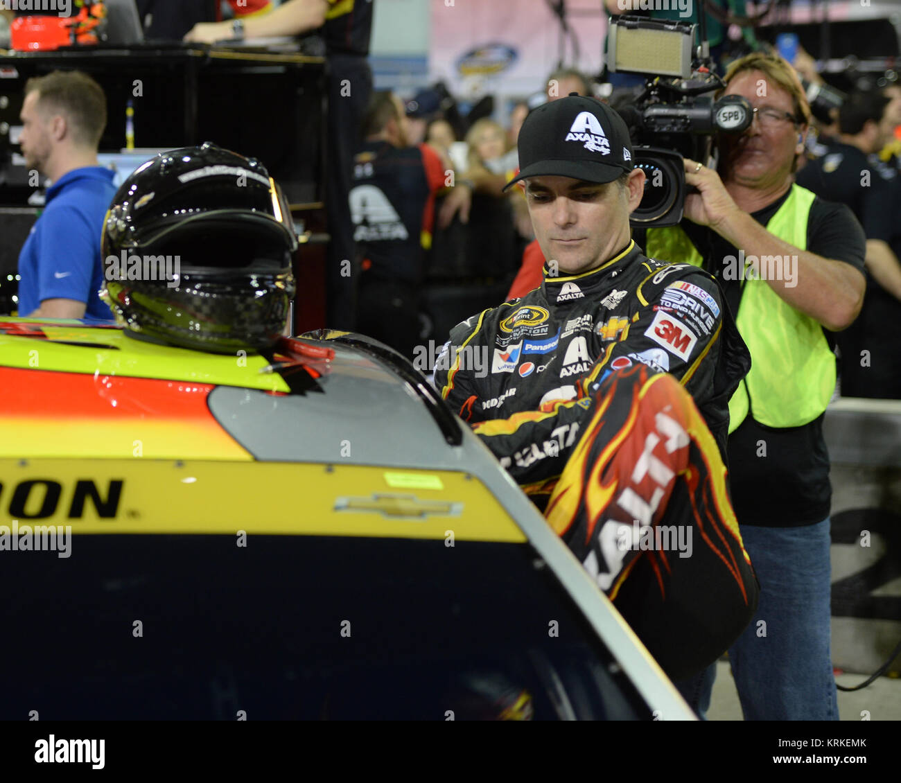 HOMESTEAD, FL - NOVEMBER 20: Jeff Gordon, driver of the #24 AXALTA ...