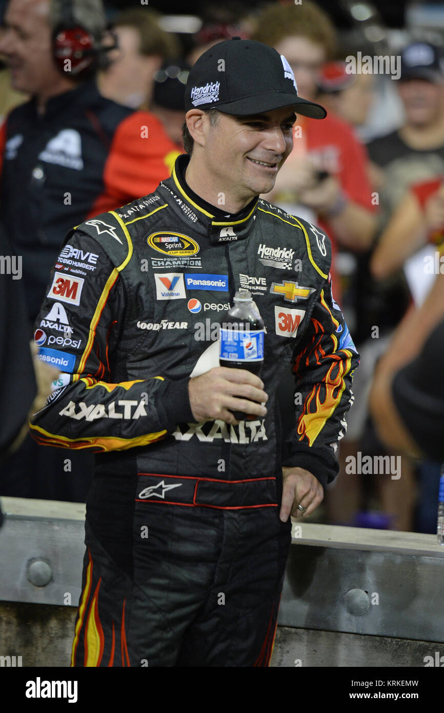 HOMESTEAD, FL - NOVEMBER 20: Jeff Gordon, driver of the #24 AXALTA ...