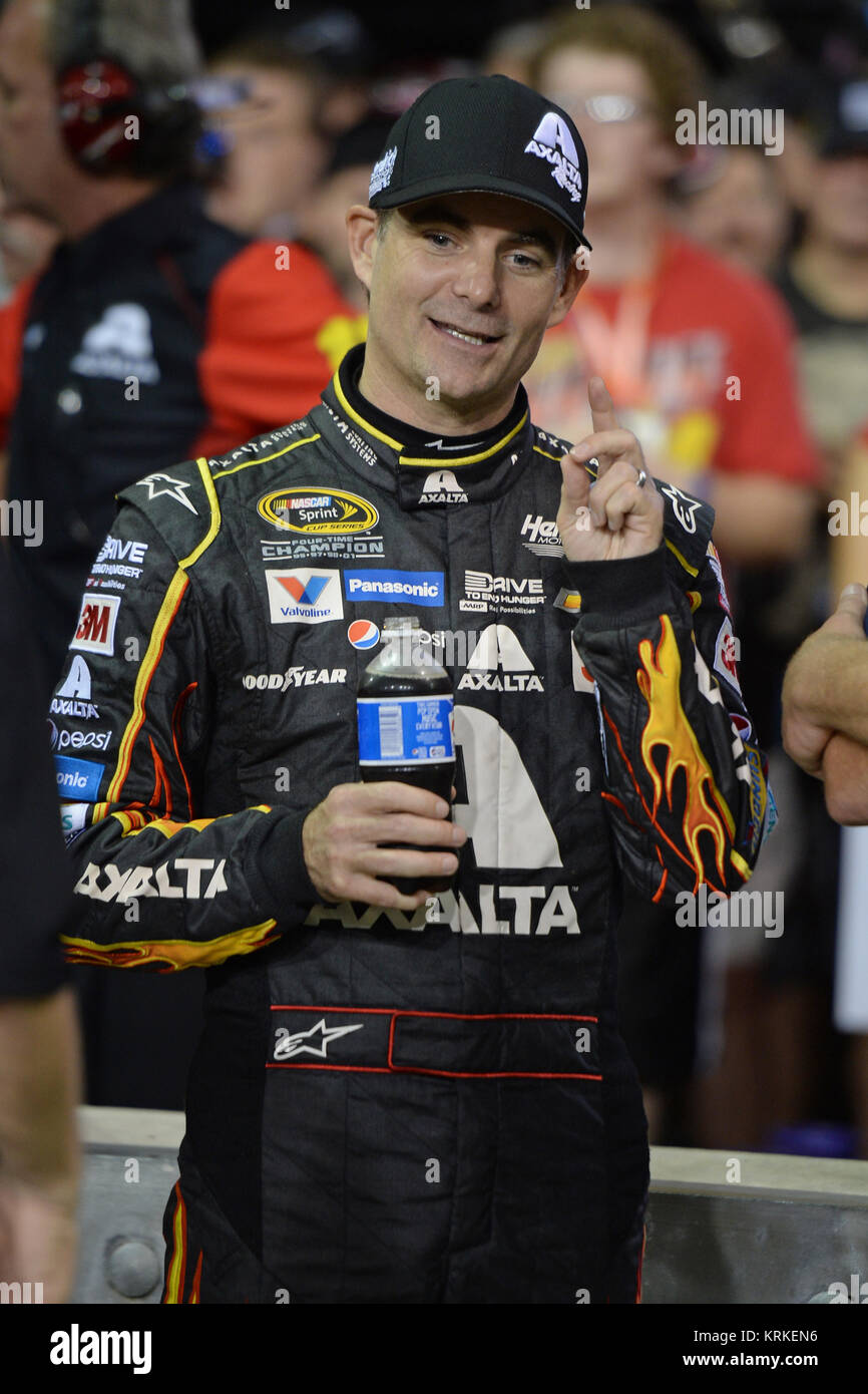 HOMESTEAD, FL - NOVEMBER 20: Jeff Gordon, driver of the #24 AXALTA ...