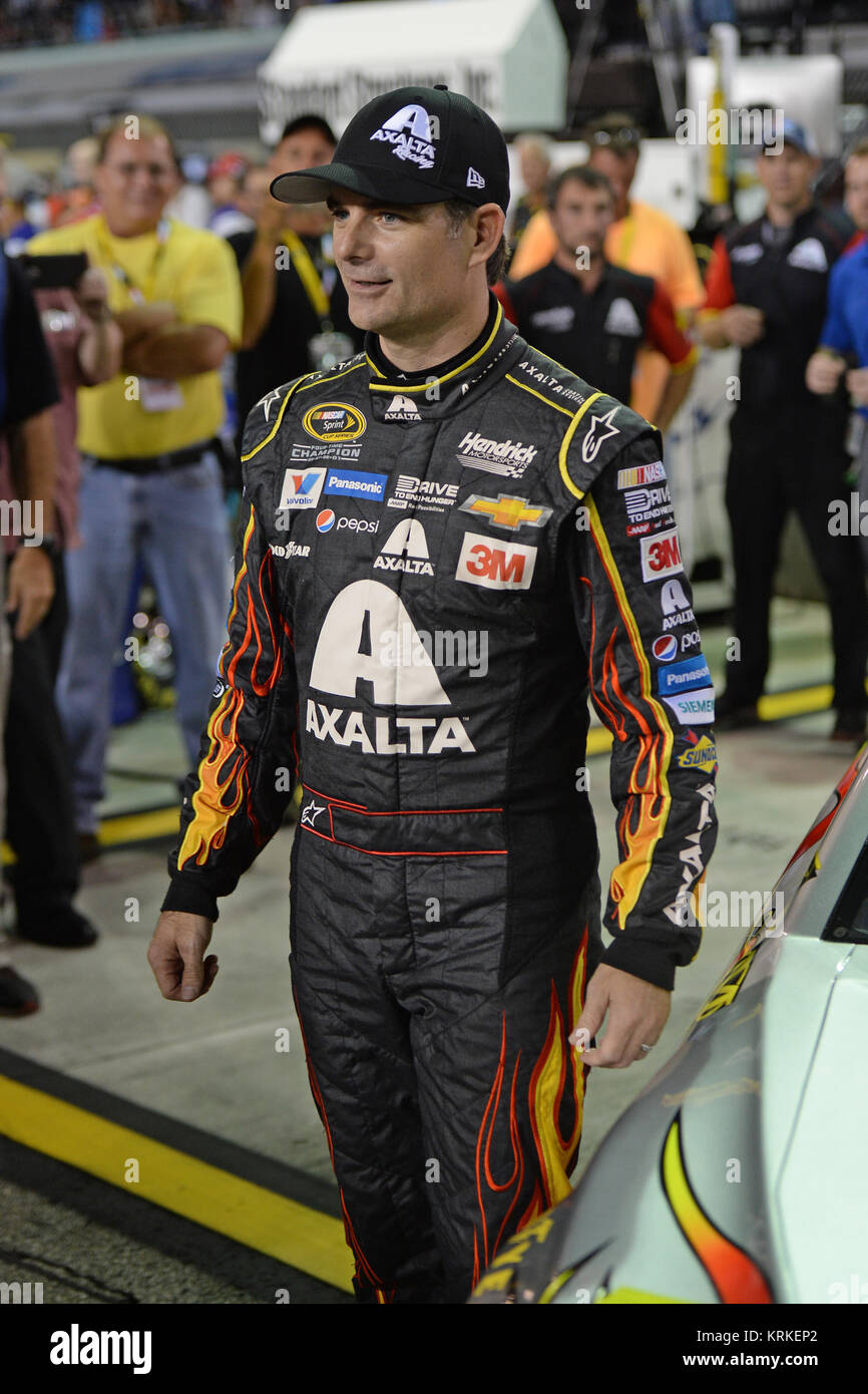 HOMESTEAD, FL - NOVEMBER 20: Jeff Gordon, driver of the #24 AXALTA ...