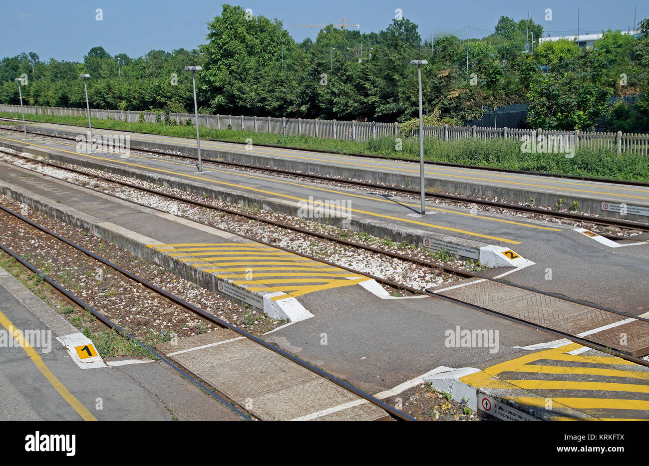 empty train station Stock Photo - Alamy
