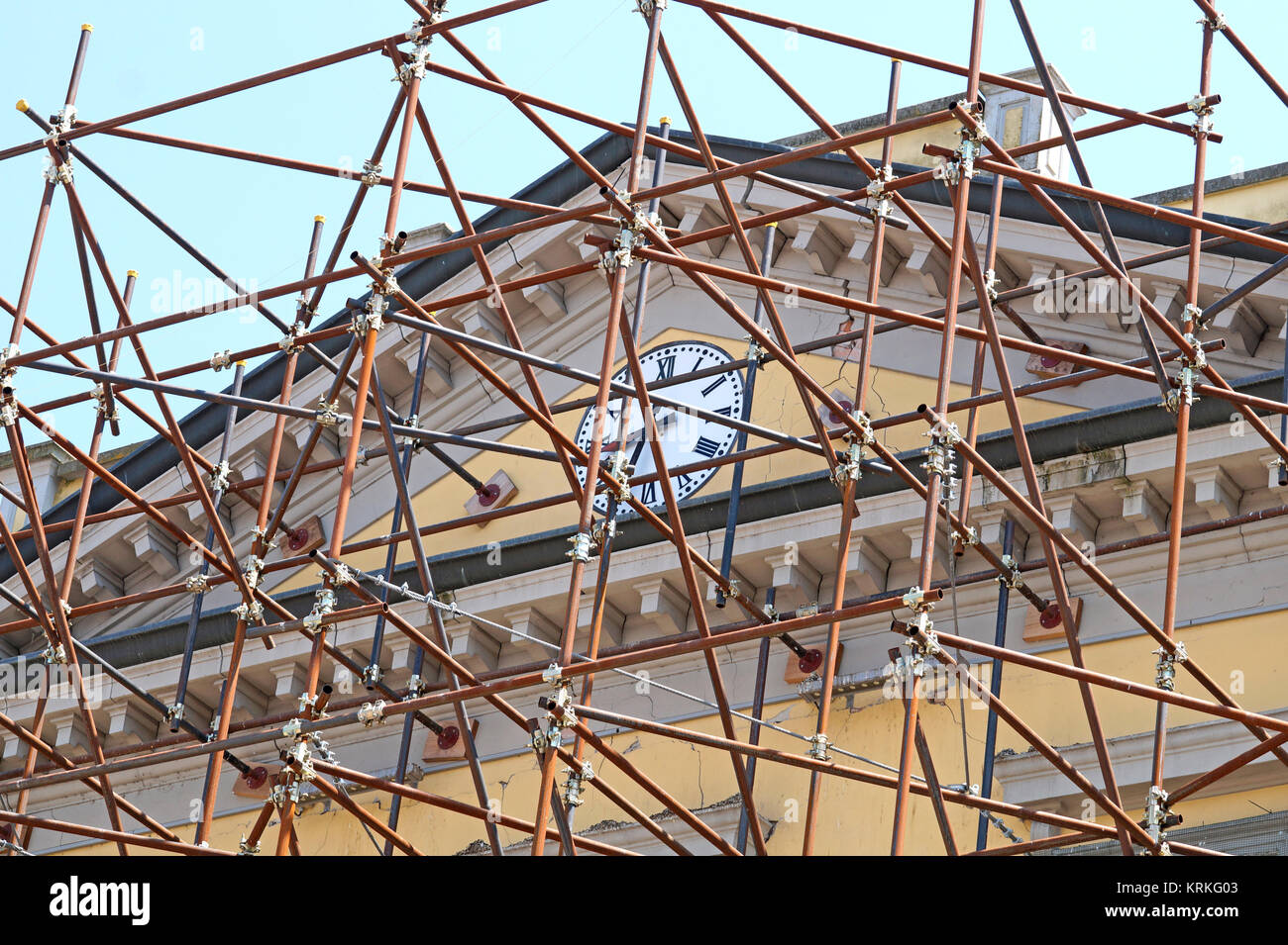 scaffolding after earthquake Stock Photo - Alamy