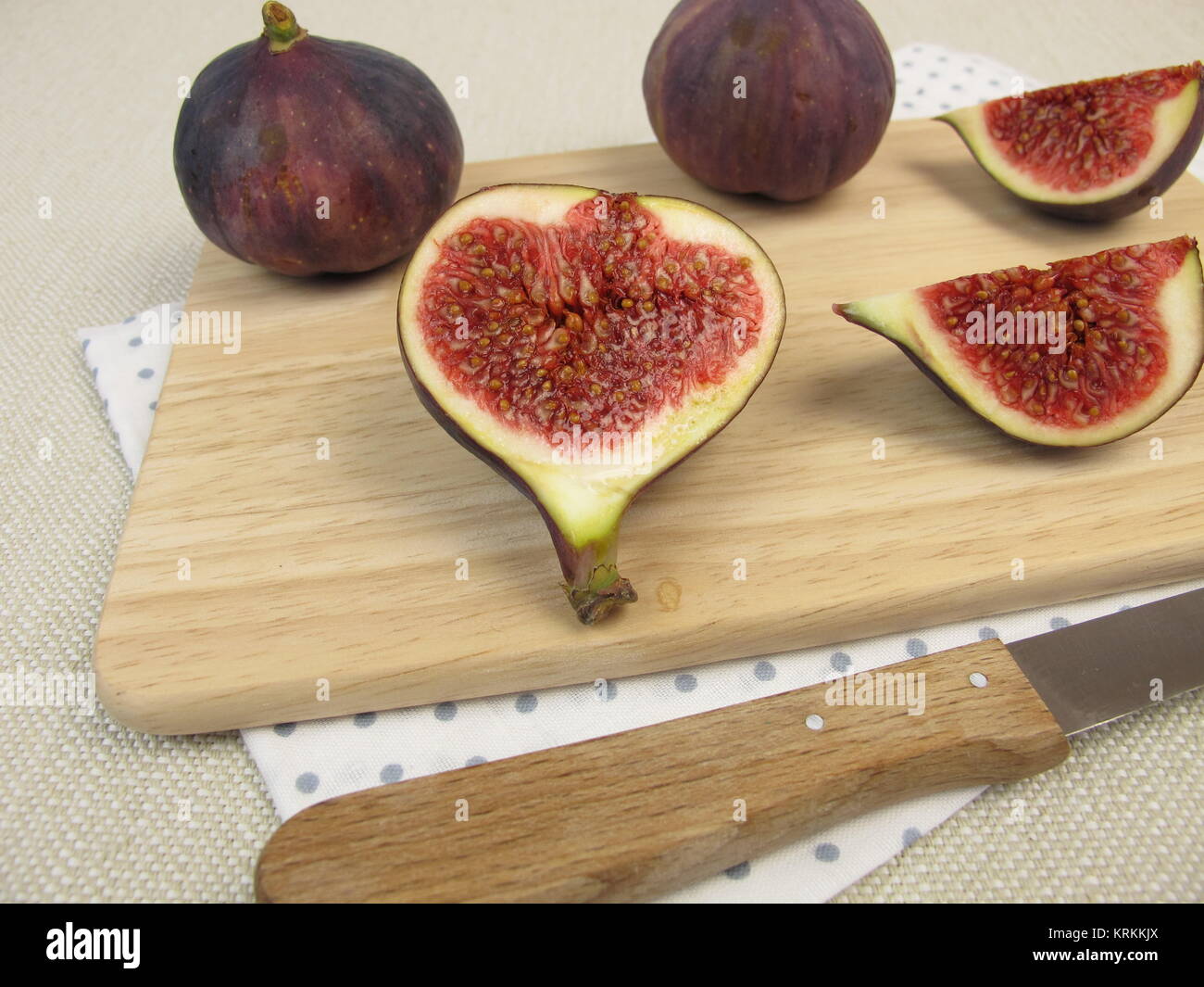 Aufgeschnittene feigen hi-res stock photography and images - Alamy