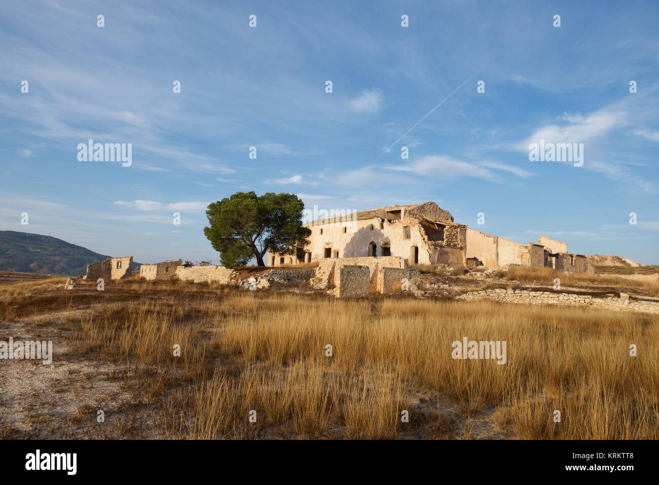 Farmhouse ruins hi-res stock photography and images - Alamy