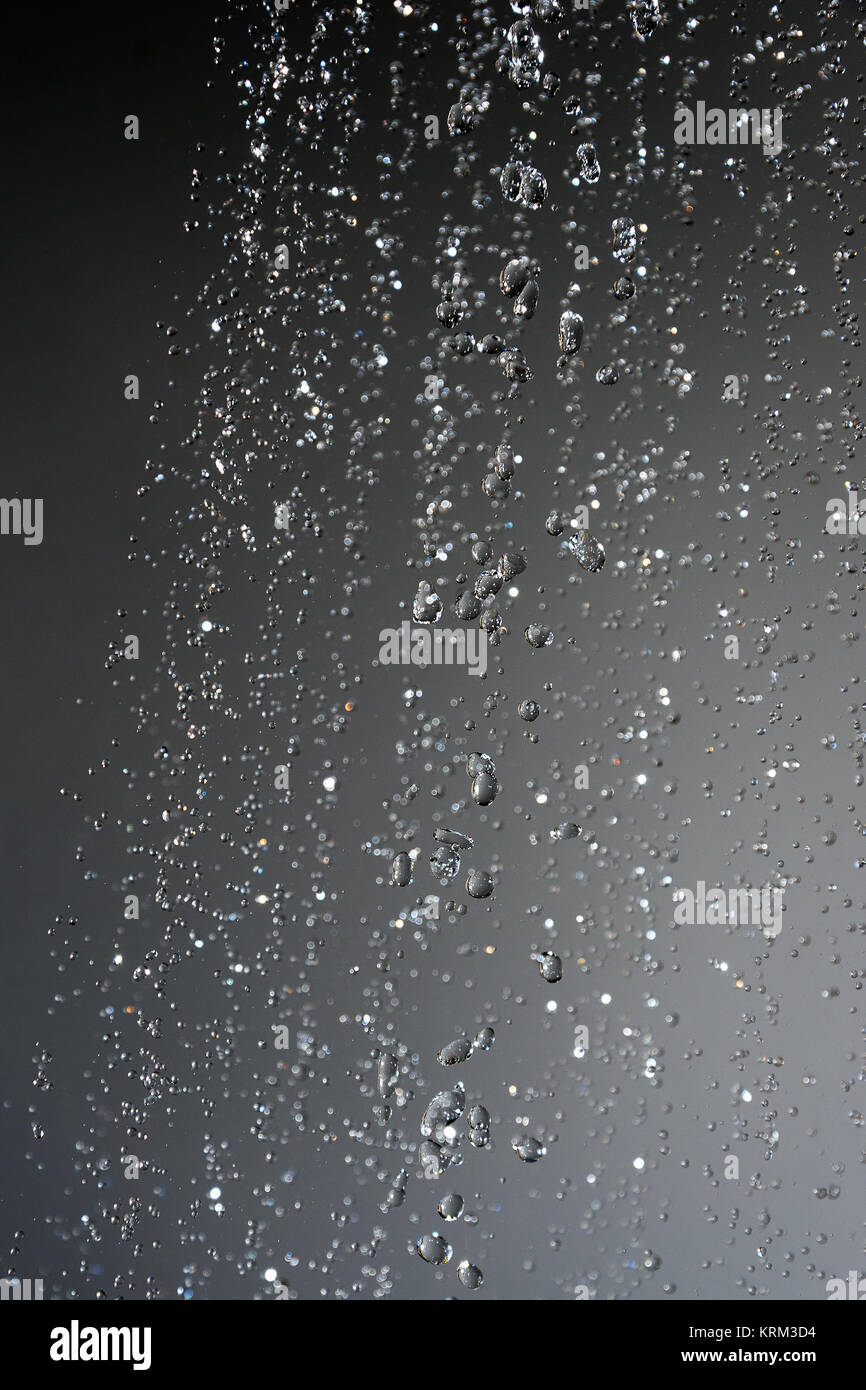Falling water drops Stock Photo - Alamy