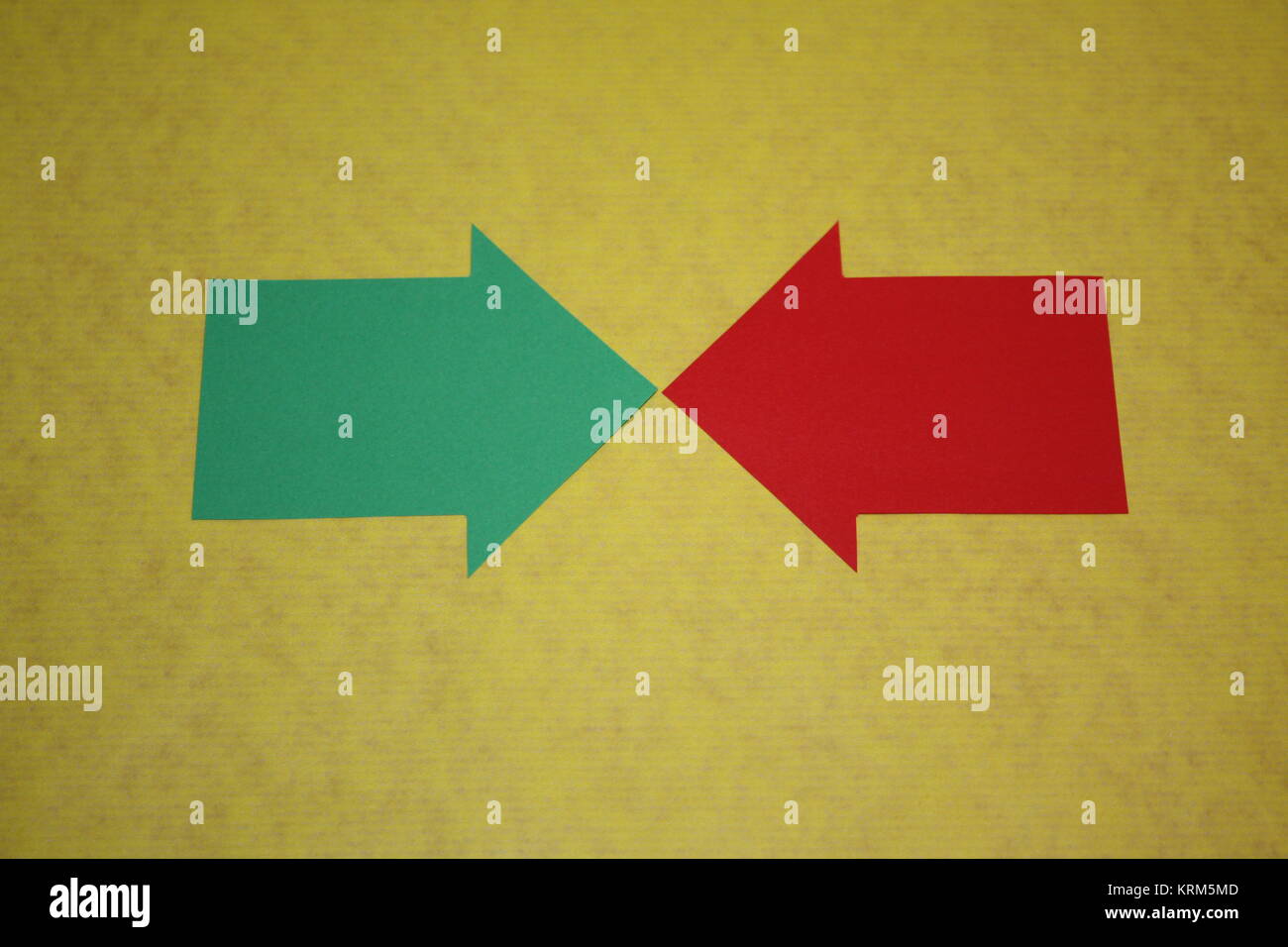 opposite arrows symbolizing Stock Photo - Alamy