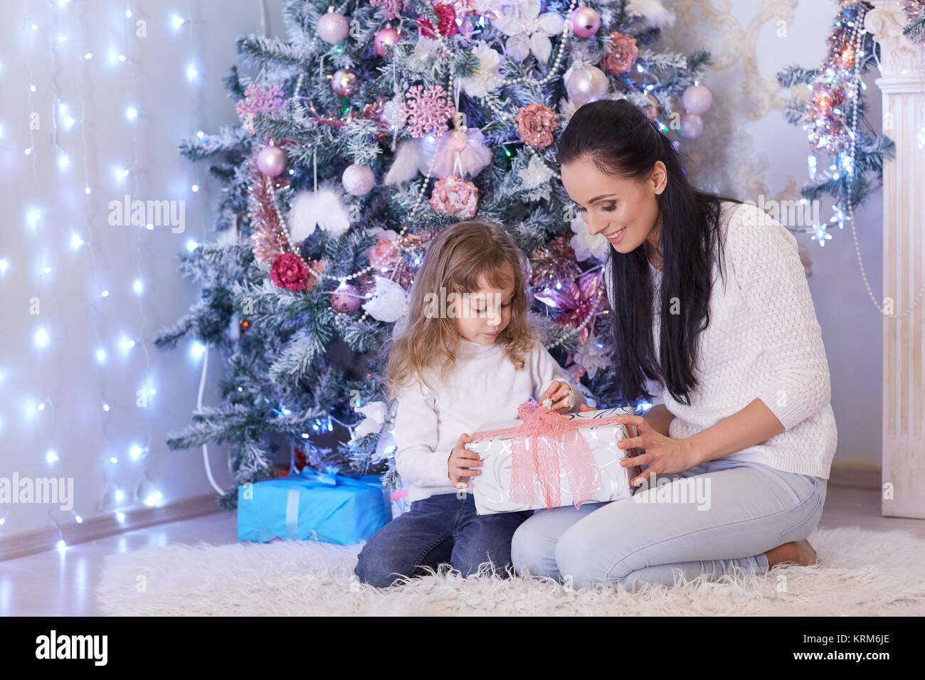 Happy family with Christmas gifts Stock Photo - Alamy