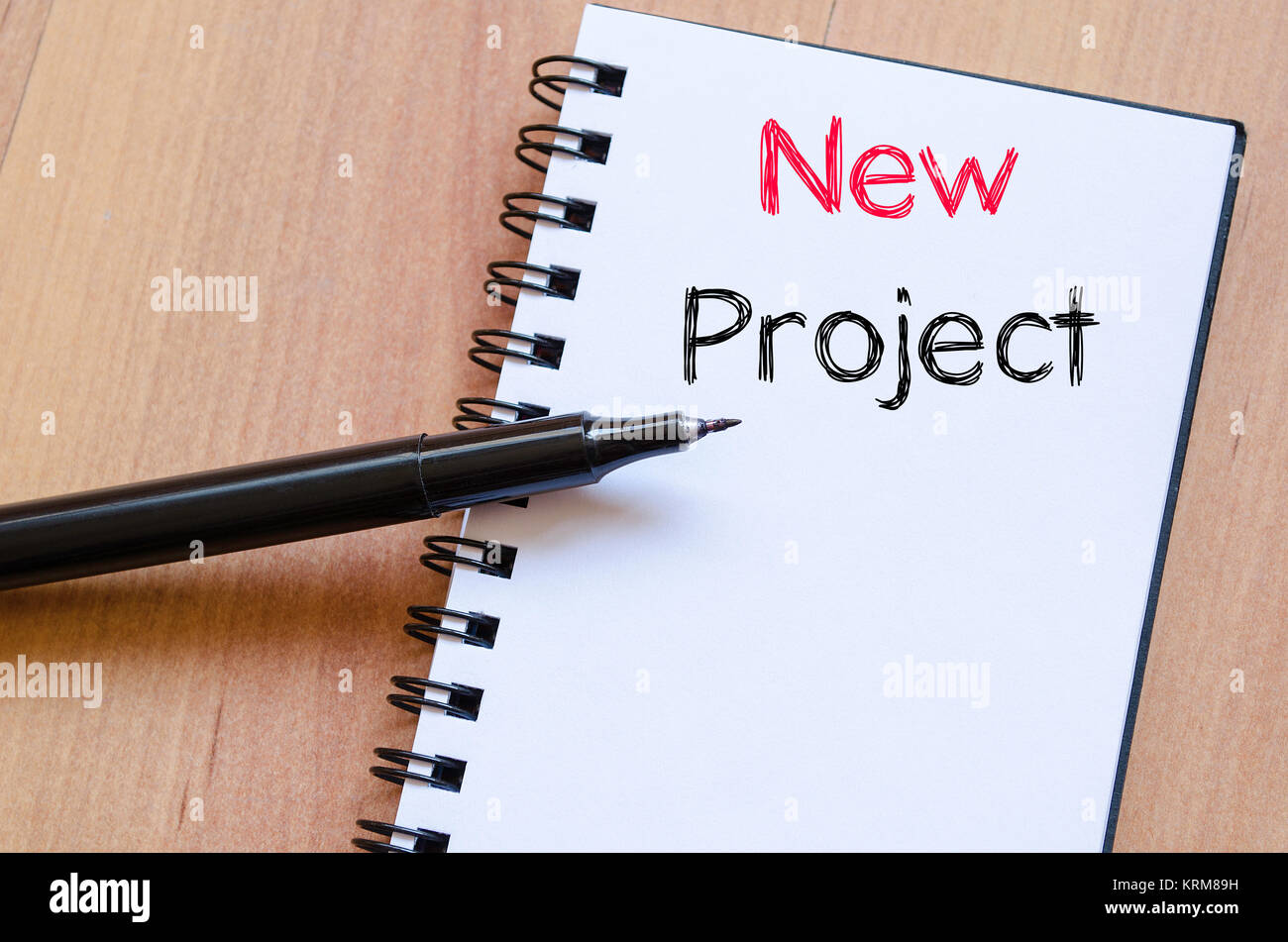 New project text concept on notebook Stock Photo - Alamy