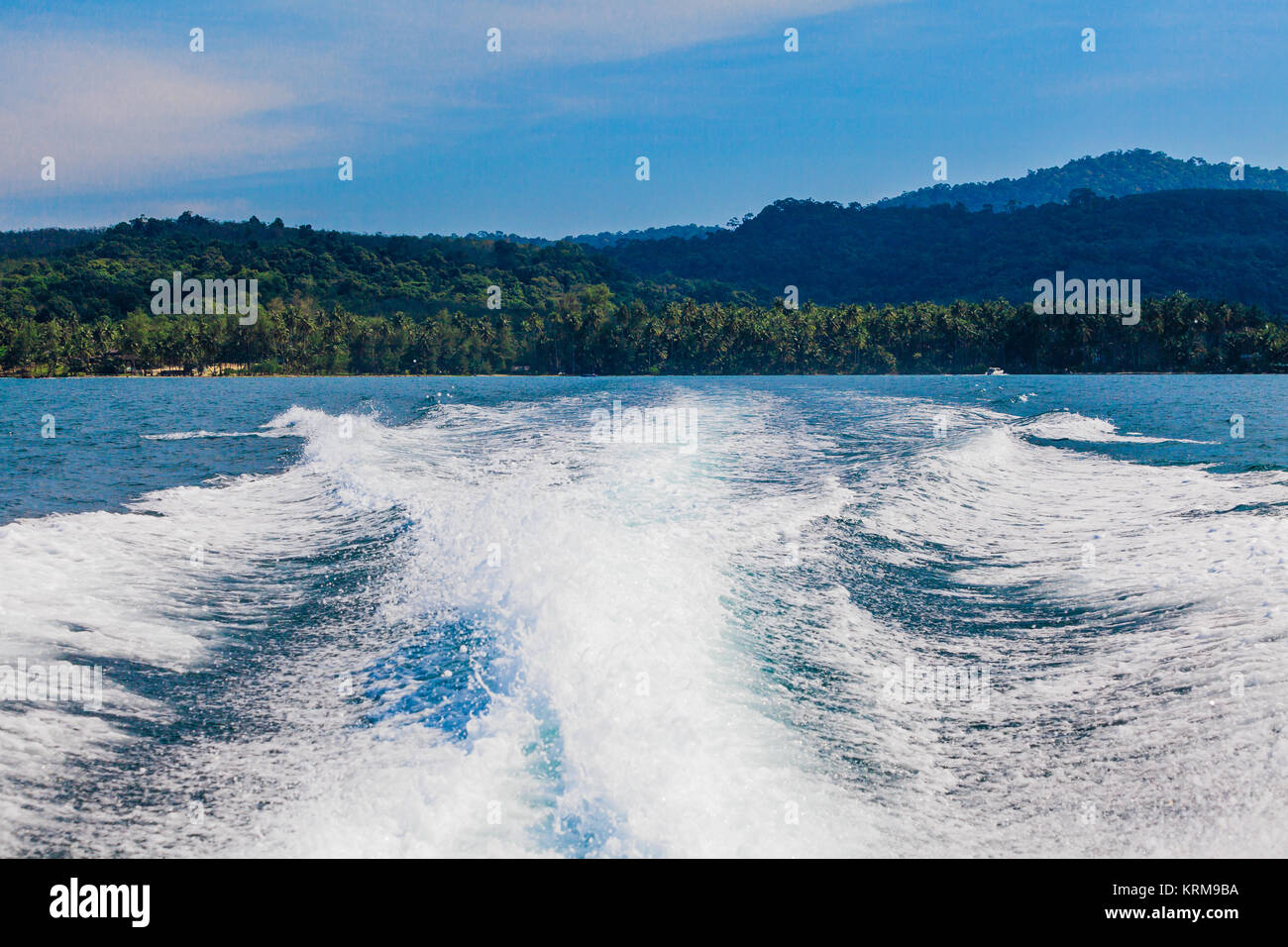Water trail behind moving motor boat hi-res stock photography and ...