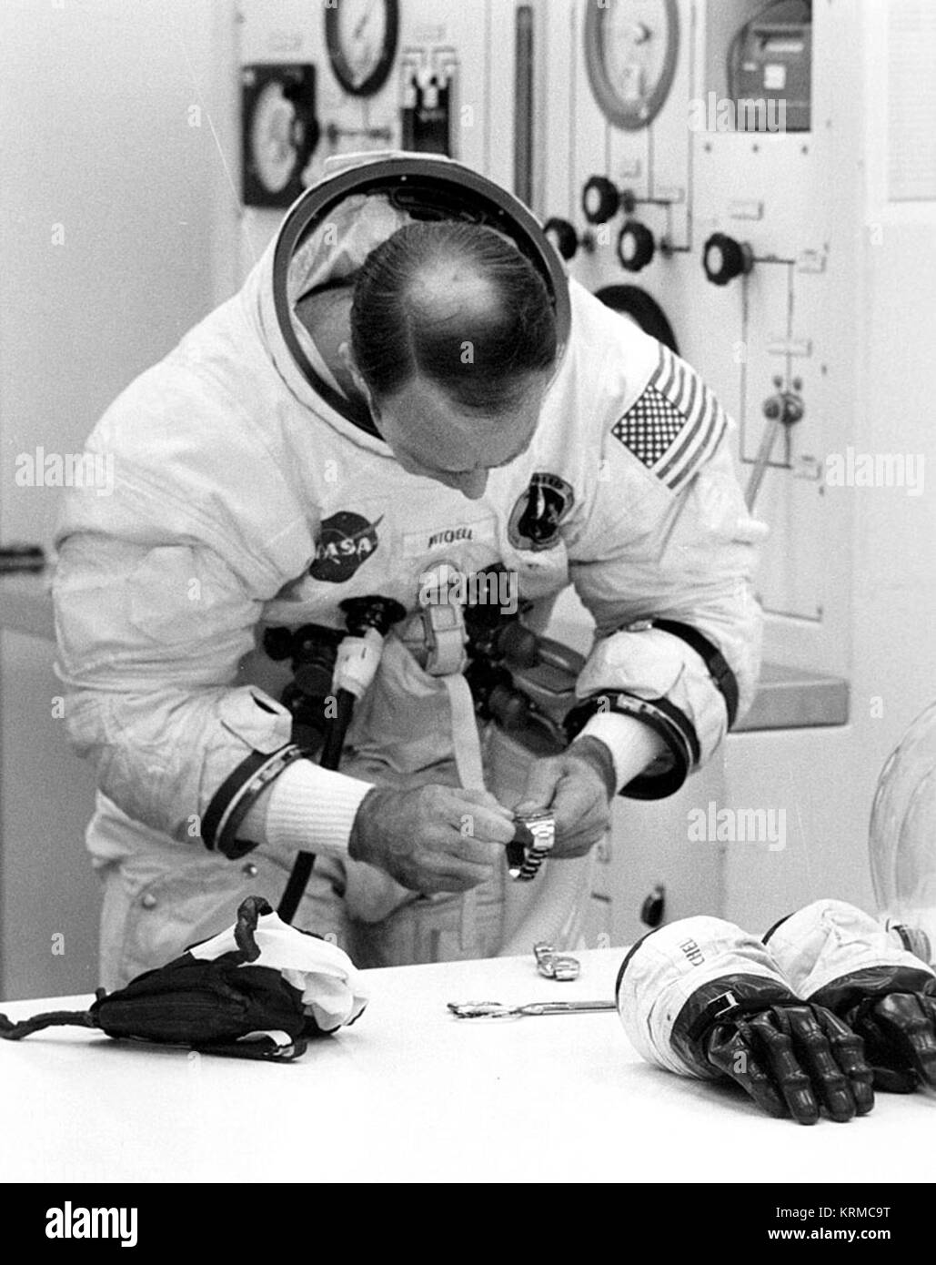 Ed Mitchell adjusts his watch Ap14-KSC-71P-88 Stock Photo - Alamy