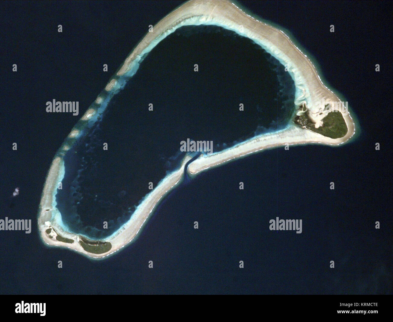Losap atoll hi-res stock photography and images - Alamy