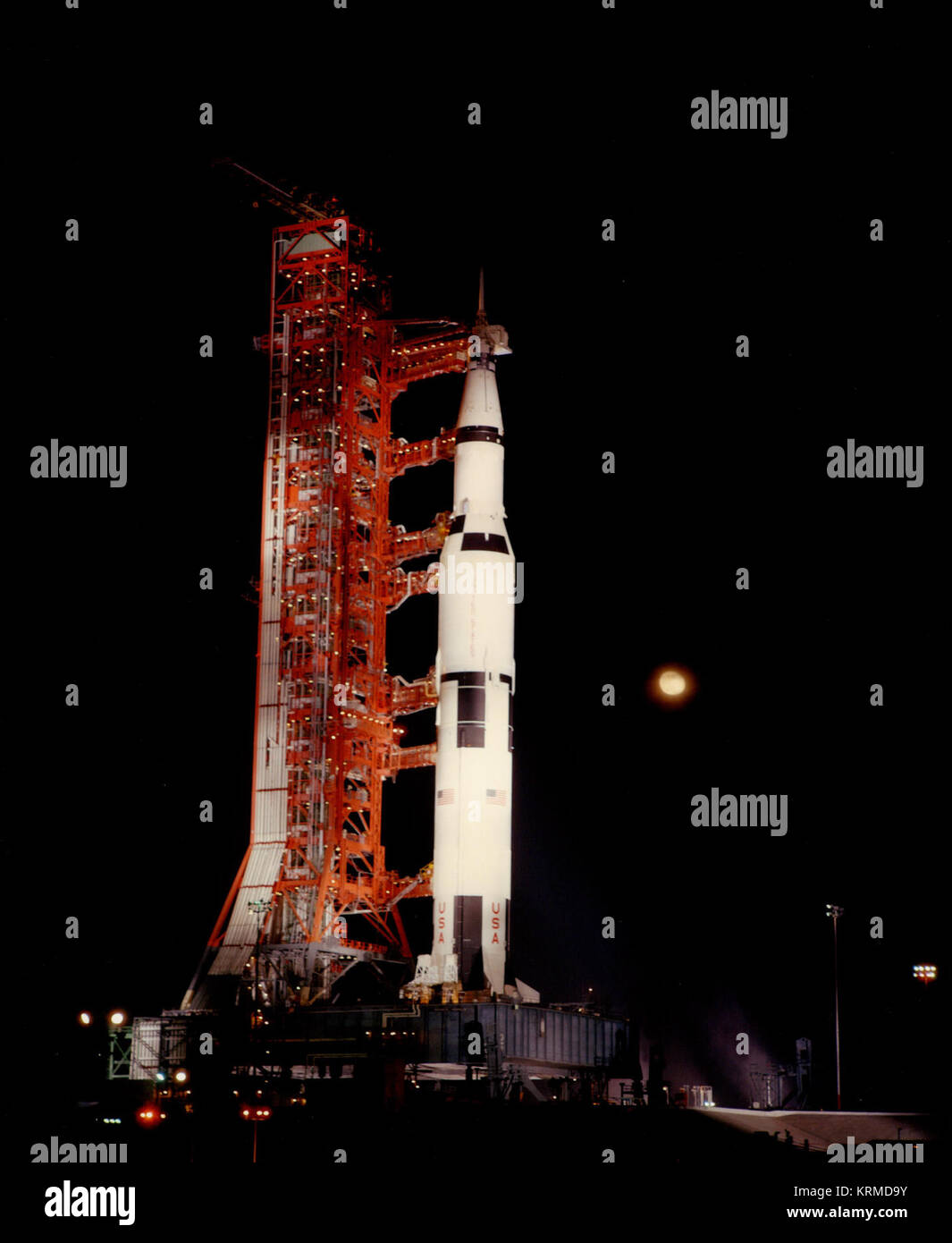 Nighttime, ground level view of Launch Complex 39 and Apollo 12 ...