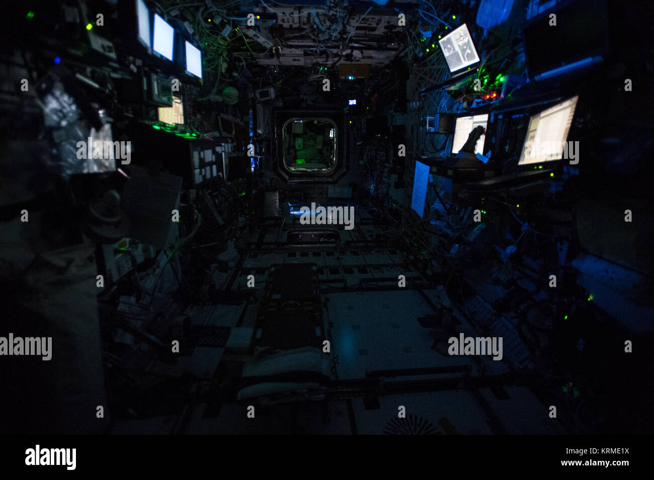 ISS-47 The International Space Station's Destiny Laboratory at 'night ...