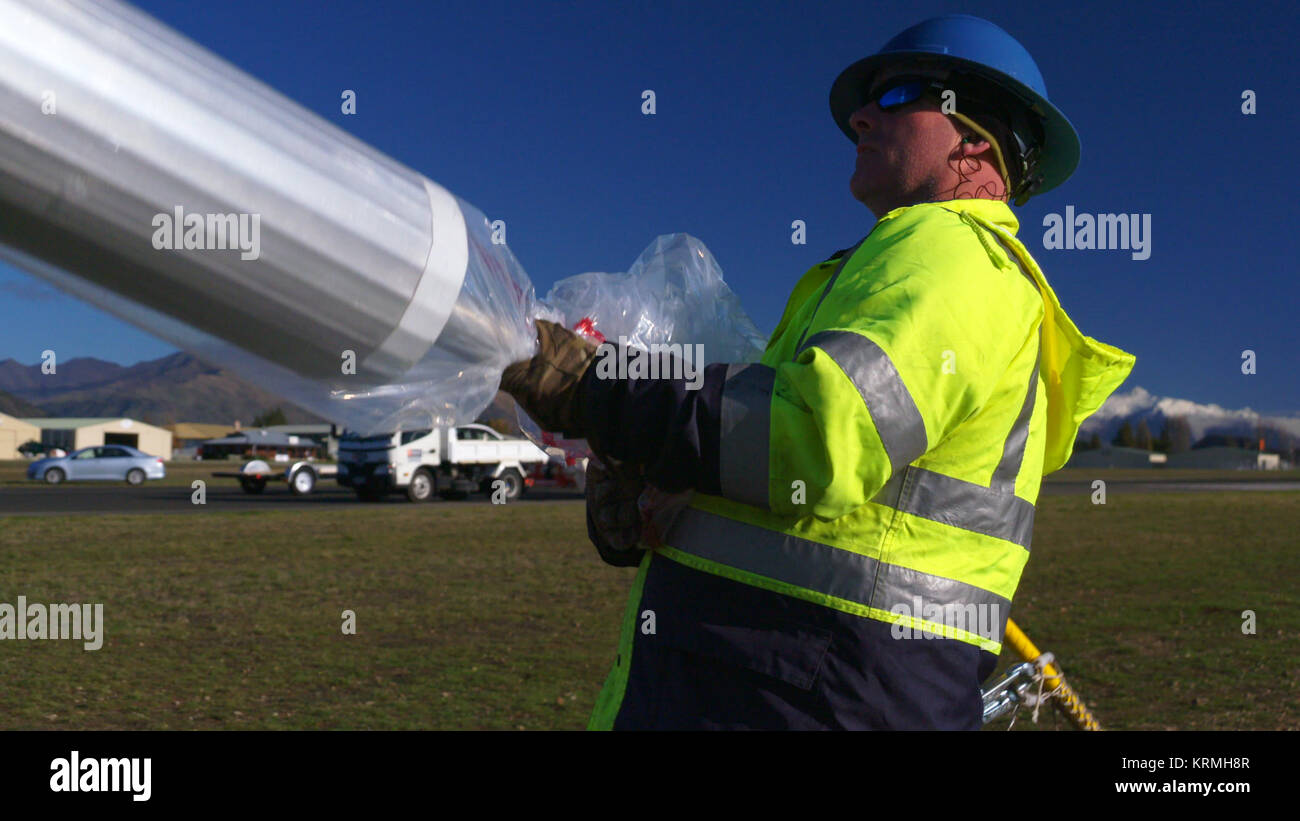 NASA Super Pressure Balloon Begins Globetrotting Journey (26978370452 ...