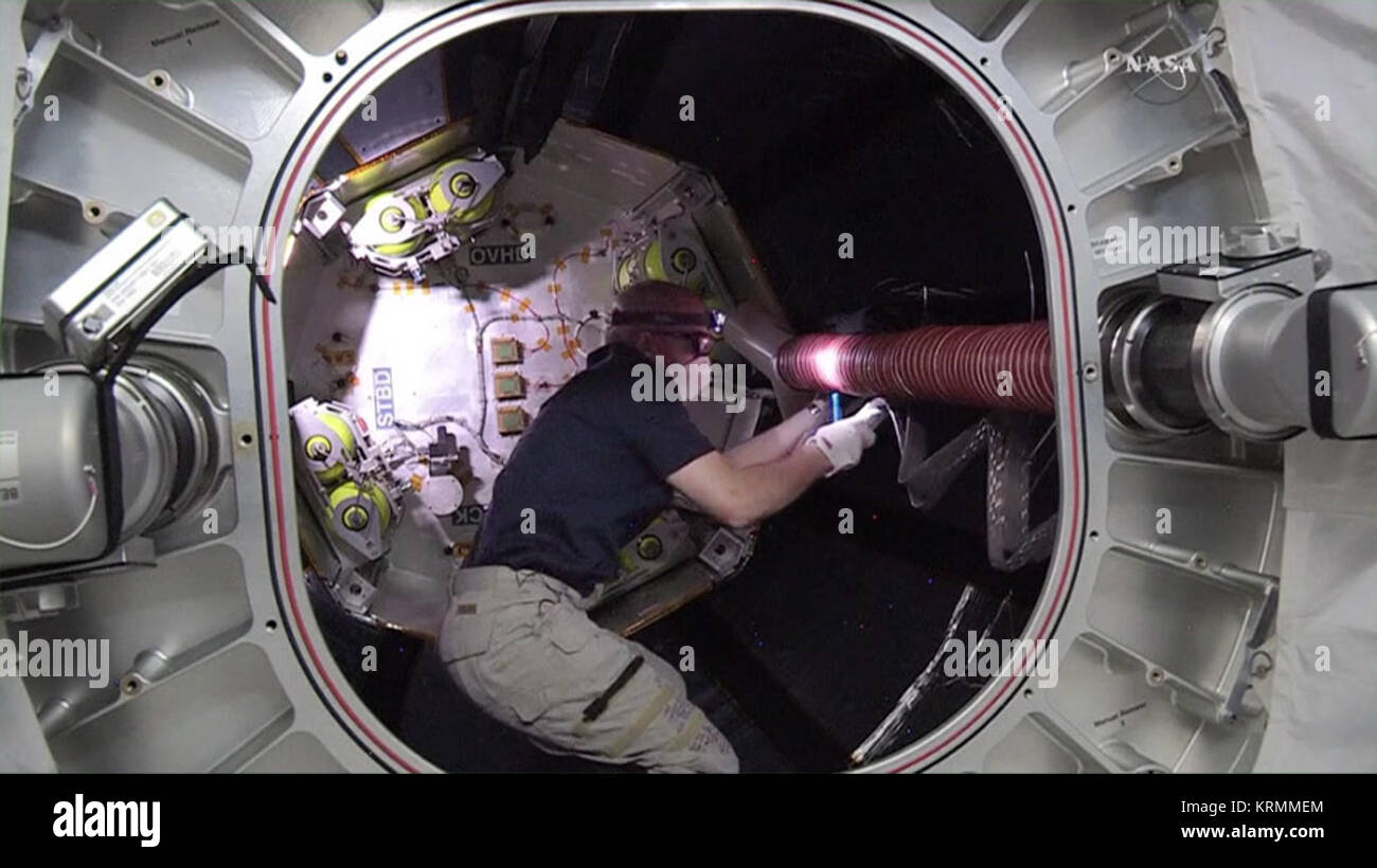 ISS-47 Jeff Williams works inside the BEAM Stock Photo - Alamy