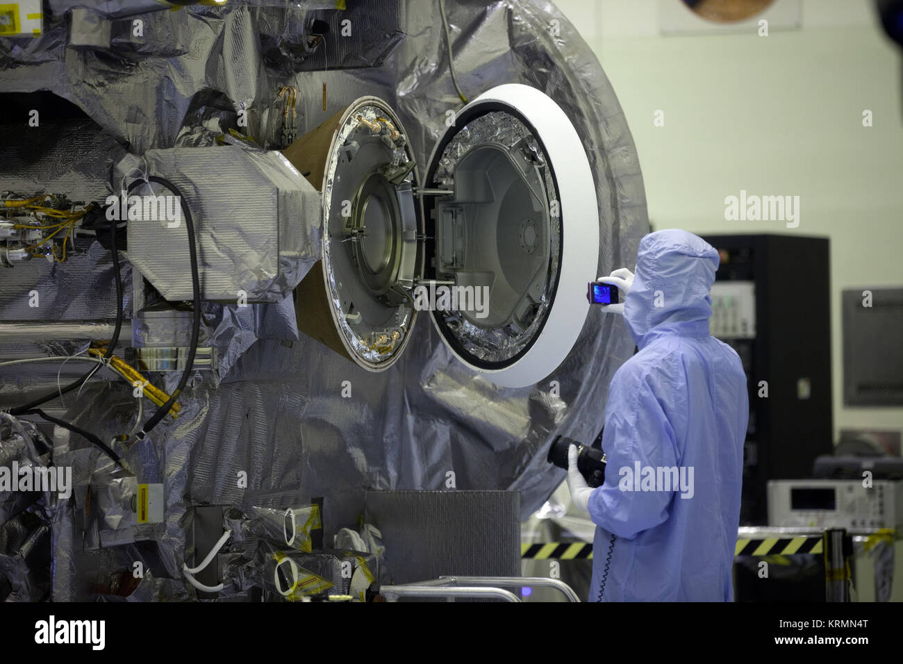 Spacecraft door hi-res stock photography and images - Alamy