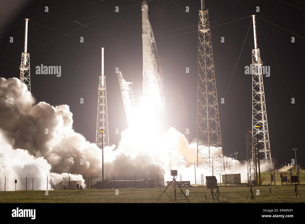 Falcon 9 rocket system hi-res stock photography and images - Alamy