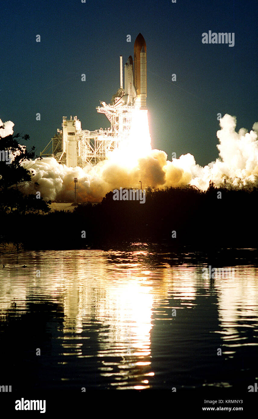 Liftoff of Space Shuttle Atlantis on mission STS-98 (KSC-01PP-0279 Stock Photo - Alamy