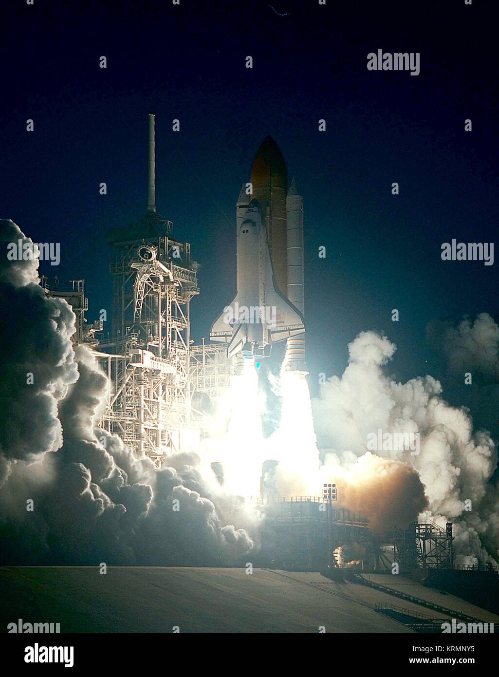 Liftoff of Space Shuttle Atlantis on mission STS-98 (KSC-01PP-0286 Stock Photo - Alamy