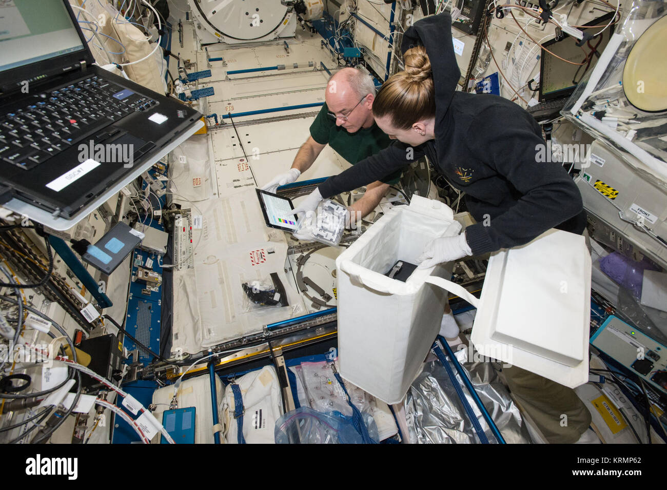 ISS-48 Jeff Williams and Kate Rubins in the Kibo lab Stock Photo - Alamy