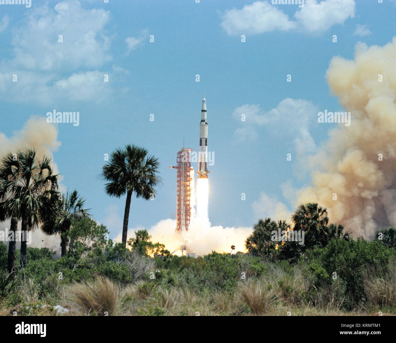Apollo 16 lift-off (2 Stock Photo - Alamy