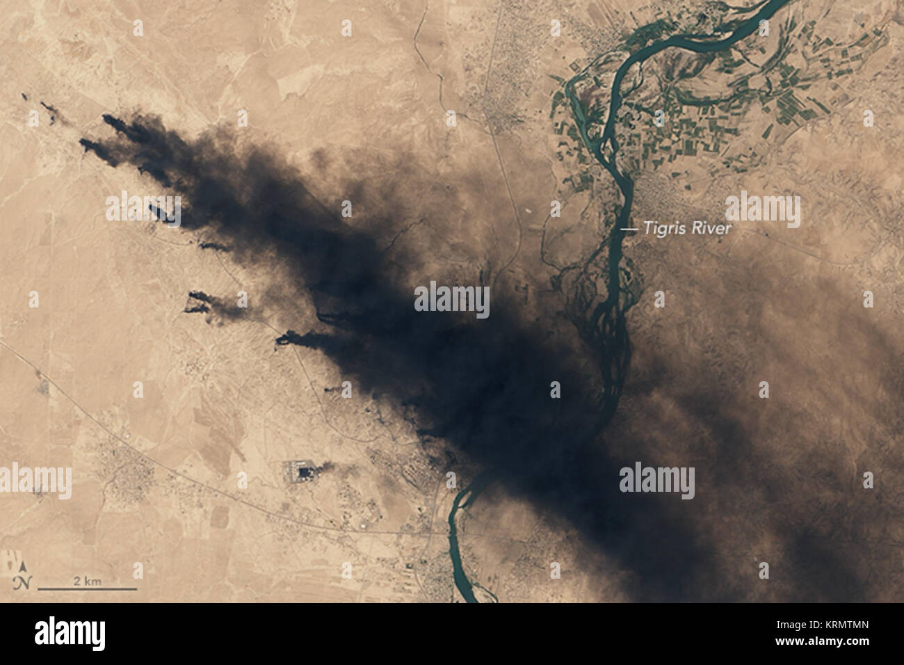 Burning Qayyarah oil field Stock Photo - Alamy