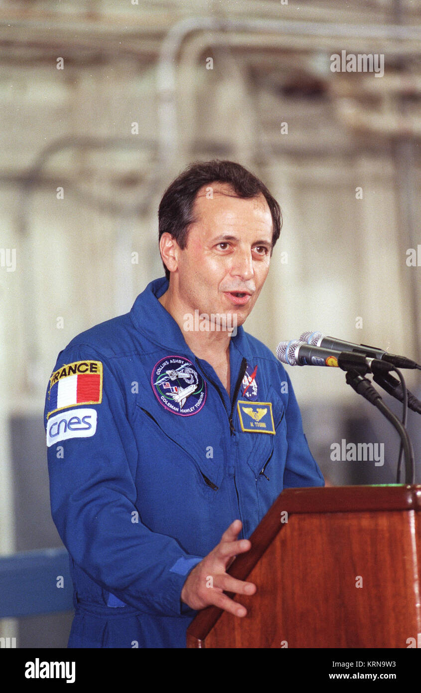 Sts 93 space shuttle hi-res stock photography and images - Alamy