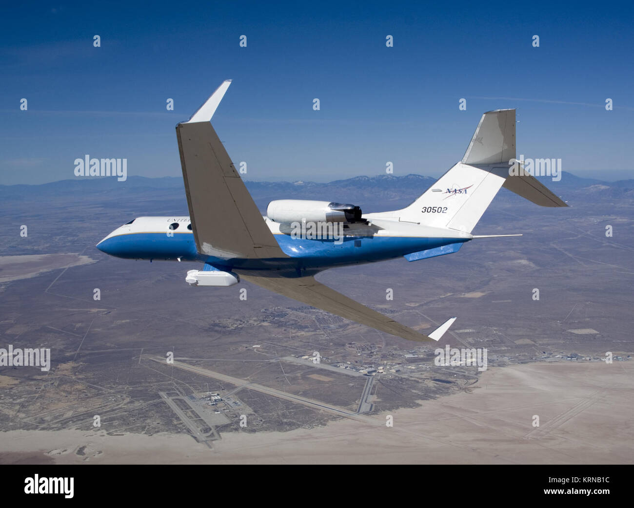 NASA 83-0502 with UAVSAR at Edwards AFB (ED07-0042-09 Stock Photo - Alamy
