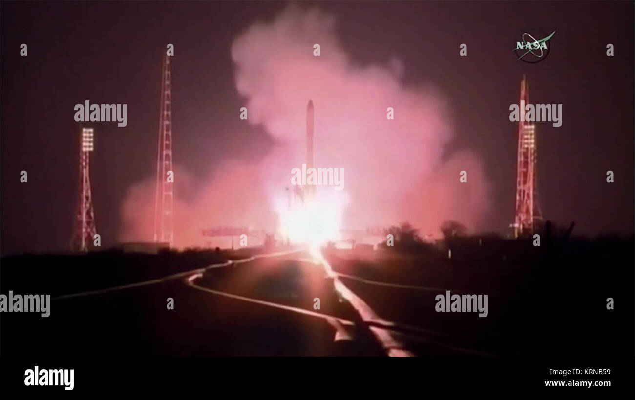 Progress MS-04 launch Stock Photo - Alamy