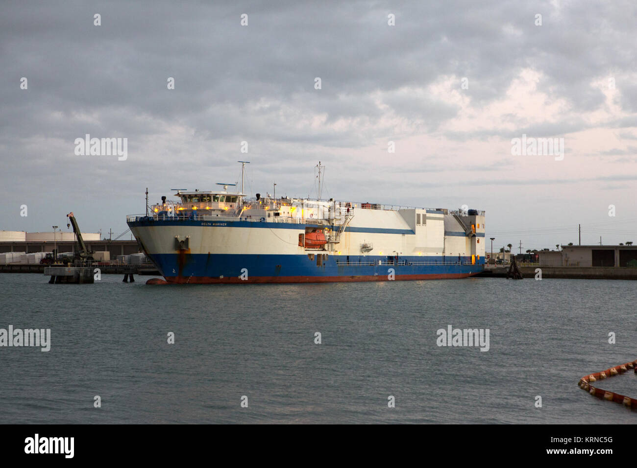 The Mariner barge arrives at Cape Canaveral Air Force Station in ...