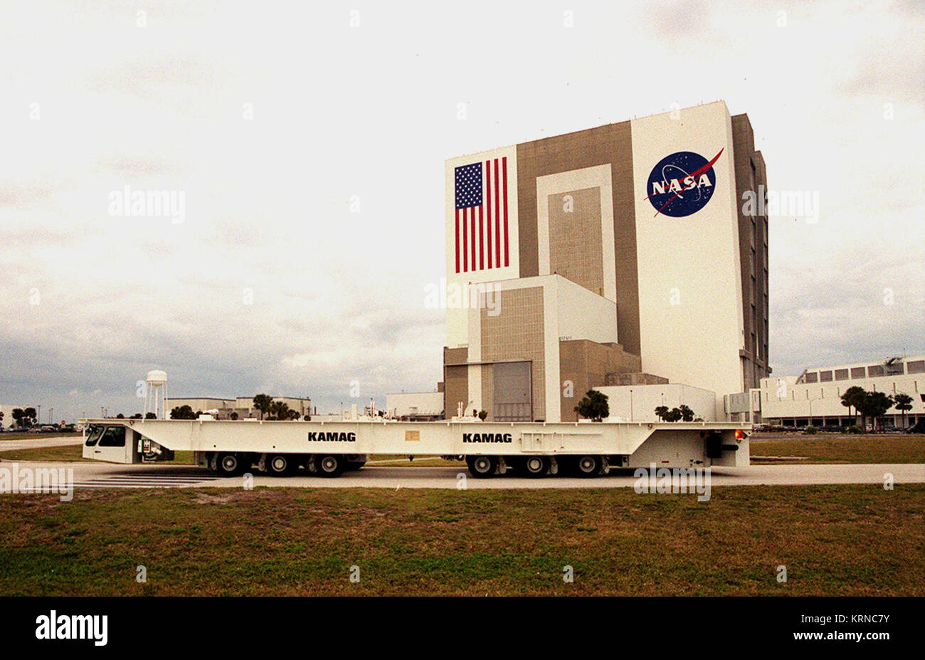 KAMAG payload transporter at Kennedy Space Center (KSC-00PP-0098 Stock ...