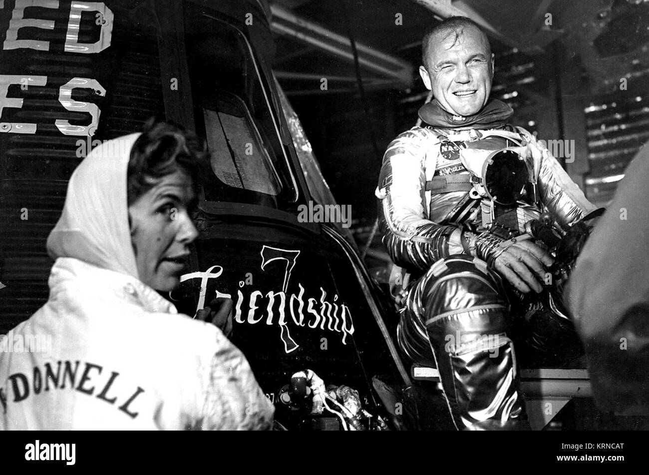 Cece Bibby and John Glenn - paints Friendship 7 on Mercury spacecraft ...