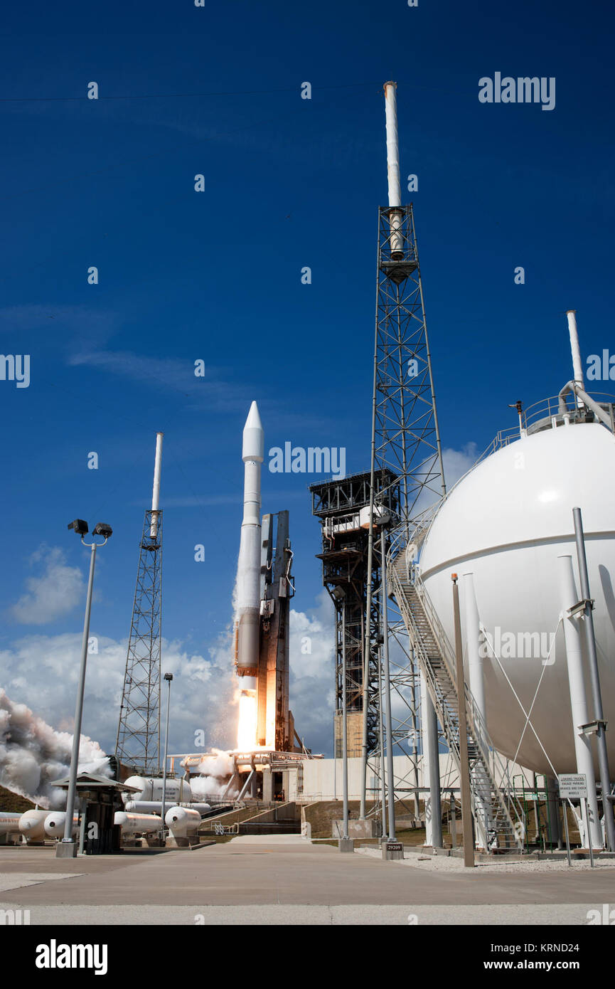 Orbital atk cygnus cargo module hi-res stock photography and images - Alamy