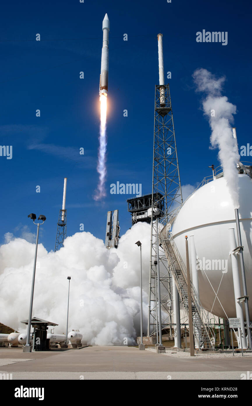Orbital atk cygnus cargo module hi-res stock photography and images - Alamy
