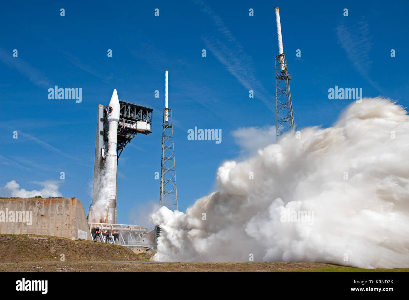 Orbital atk cygnus cargo module hi-res stock photography and images - Alamy