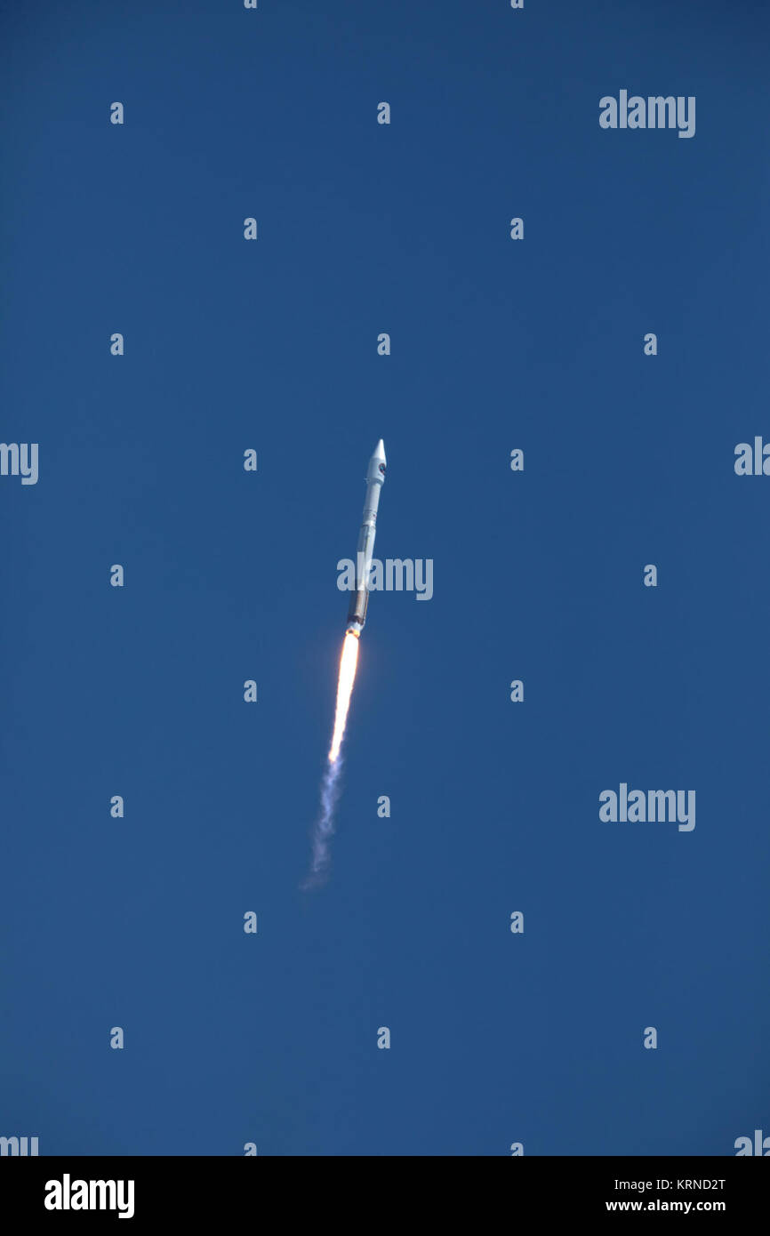 Liftoff atlas rocket carrying hi-res stock photography and images - Alamy