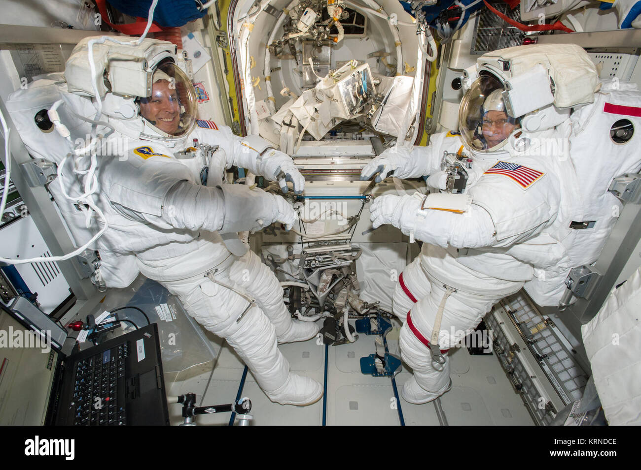ISS-51 EVA-1 (a) inside the Quest airlock Stock Photo - Alamy