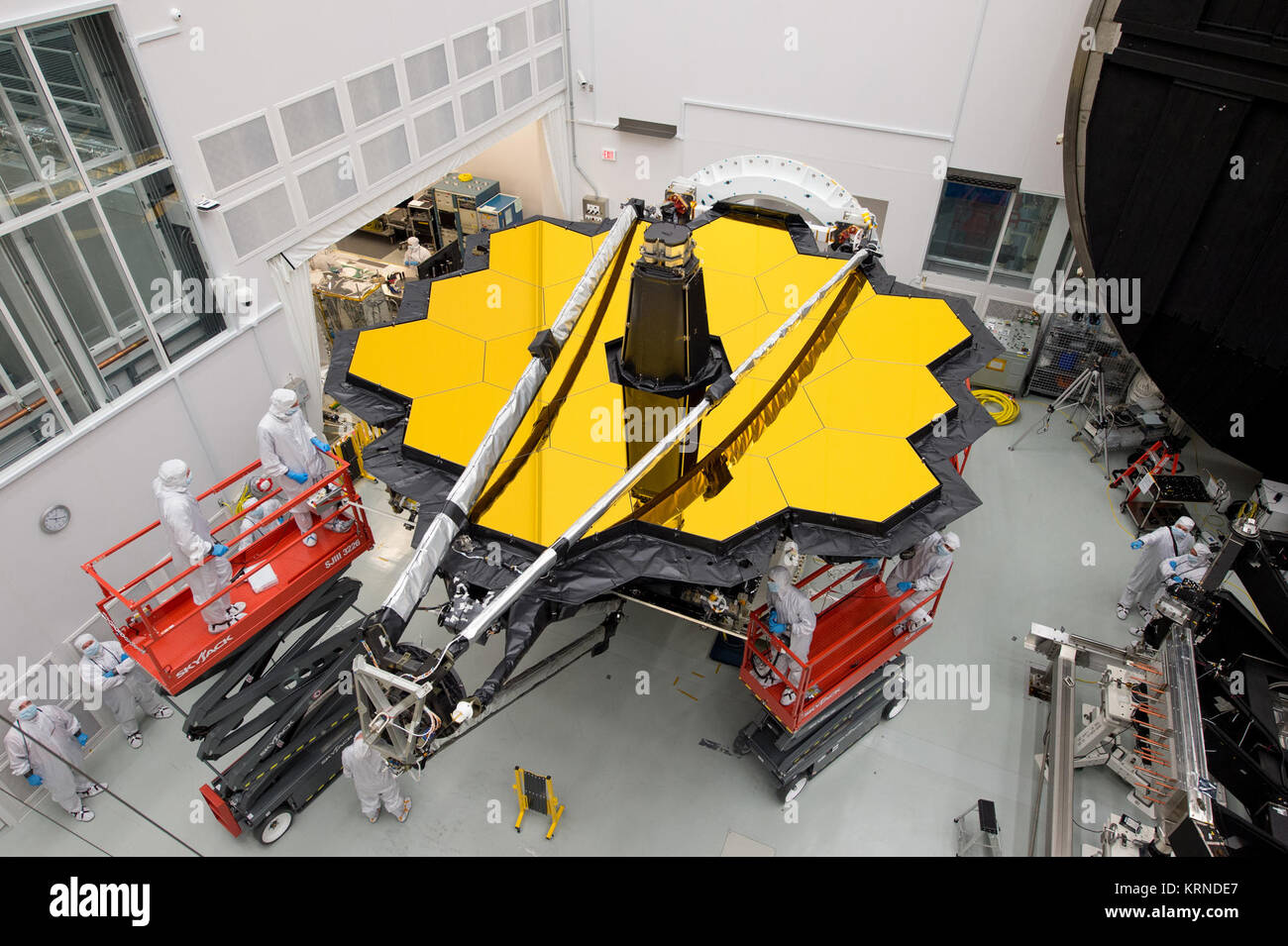 Engineers work on vehicle hi-res stock photography and images - Alamy