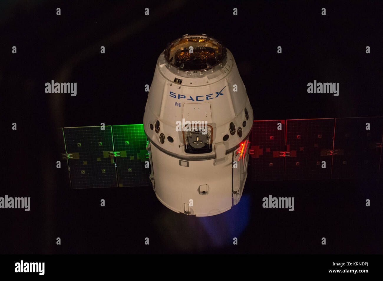 SpaceX CRS-11 Dragon approaching ISS (ISS052e000434 Stock Photo - Alamy