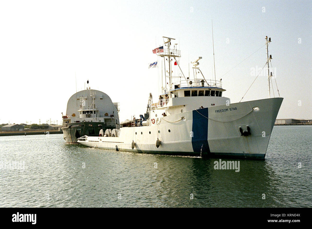 Freedom Star towing Poseidon barge with STS-95 ET (KSC-98PC-0758 Stock ...