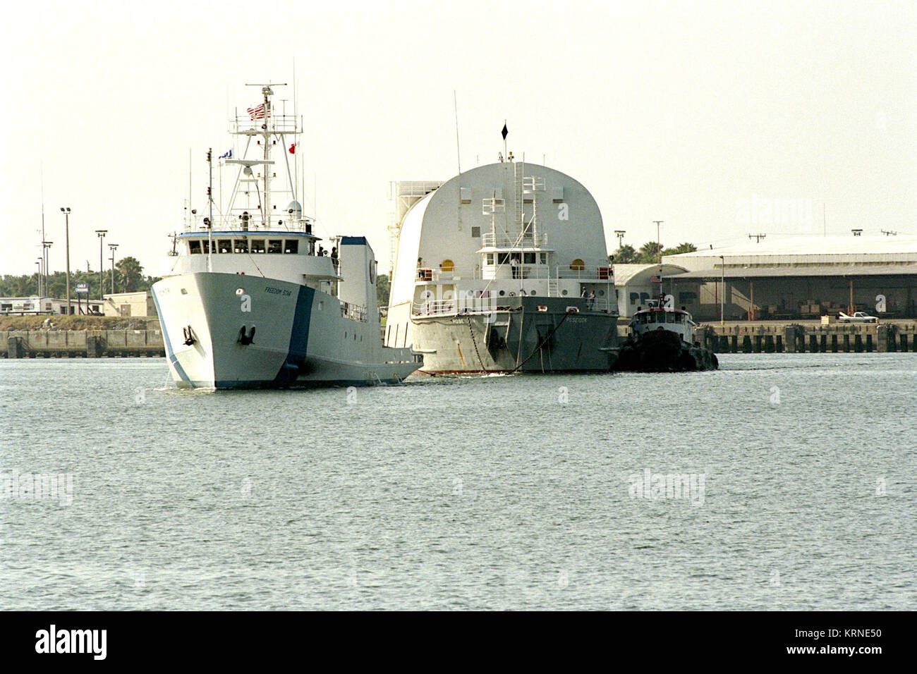 Freedom Star towing Poseidon barge with STS-95 ET (KSC-98PC-0757 Stock ...