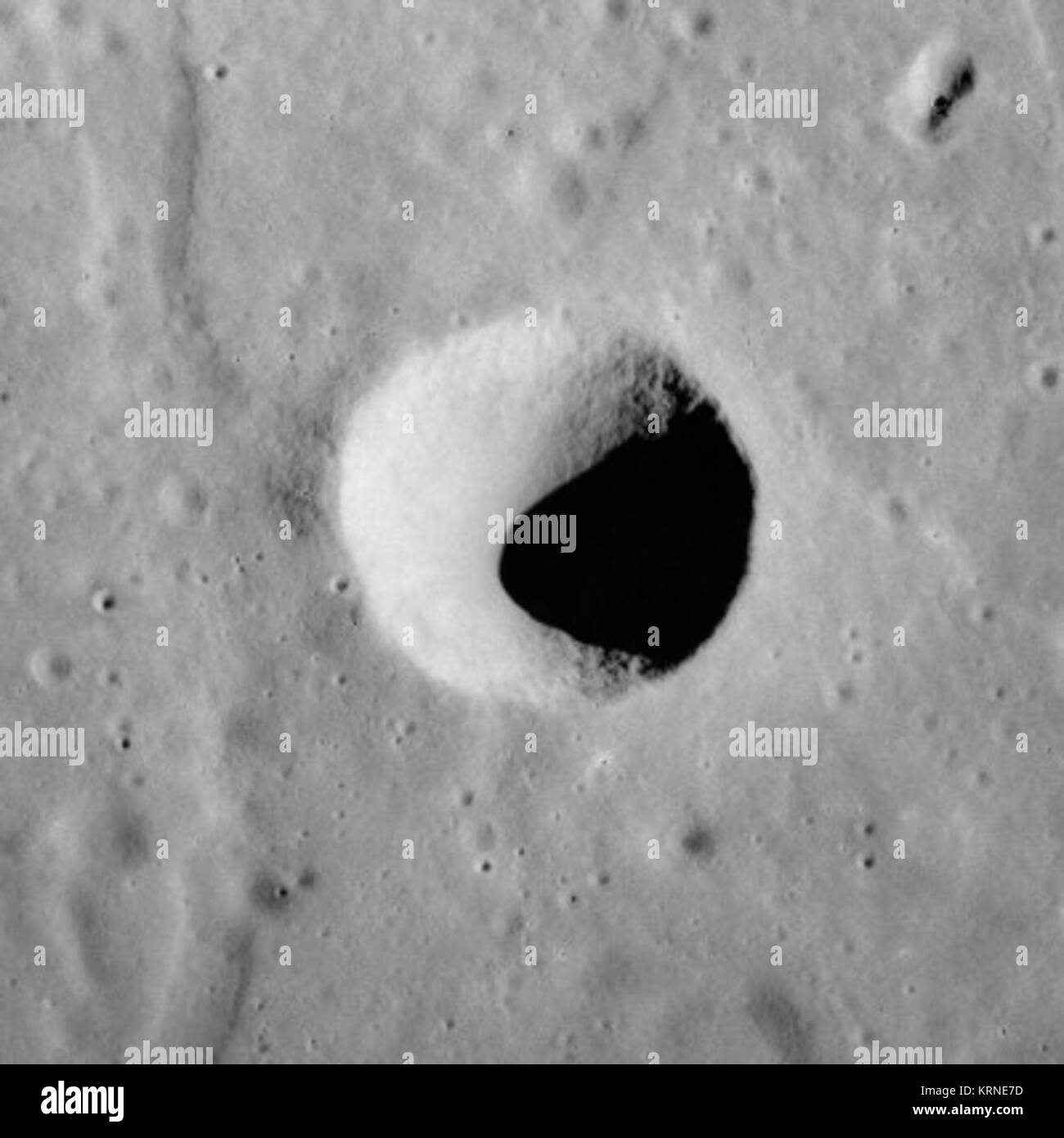 Clerke crater AS17-M-0795 Stock Photo - Alamy