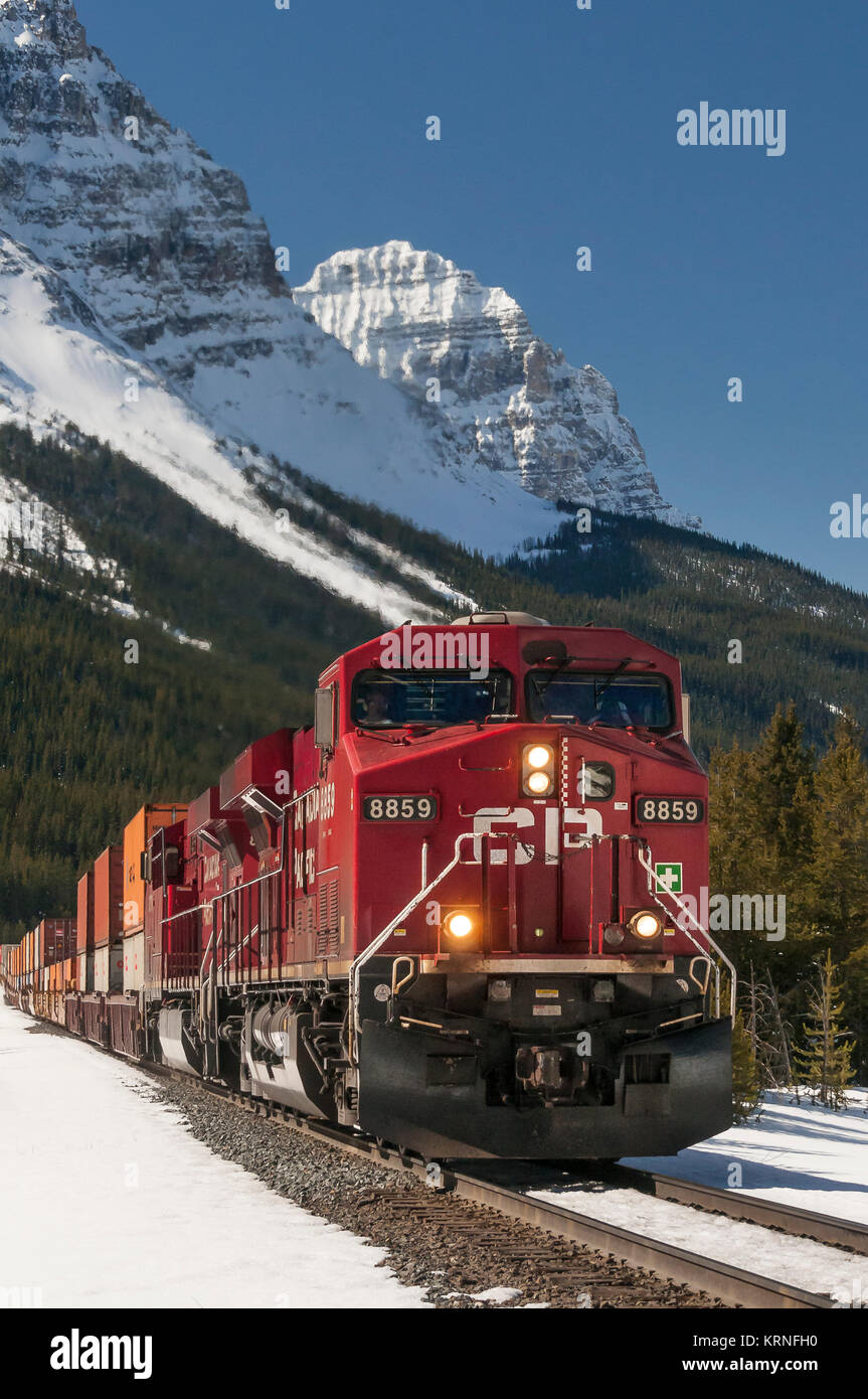 CPR loco 8859 leads intermodal train eastbound to Kicking Horse summit ...