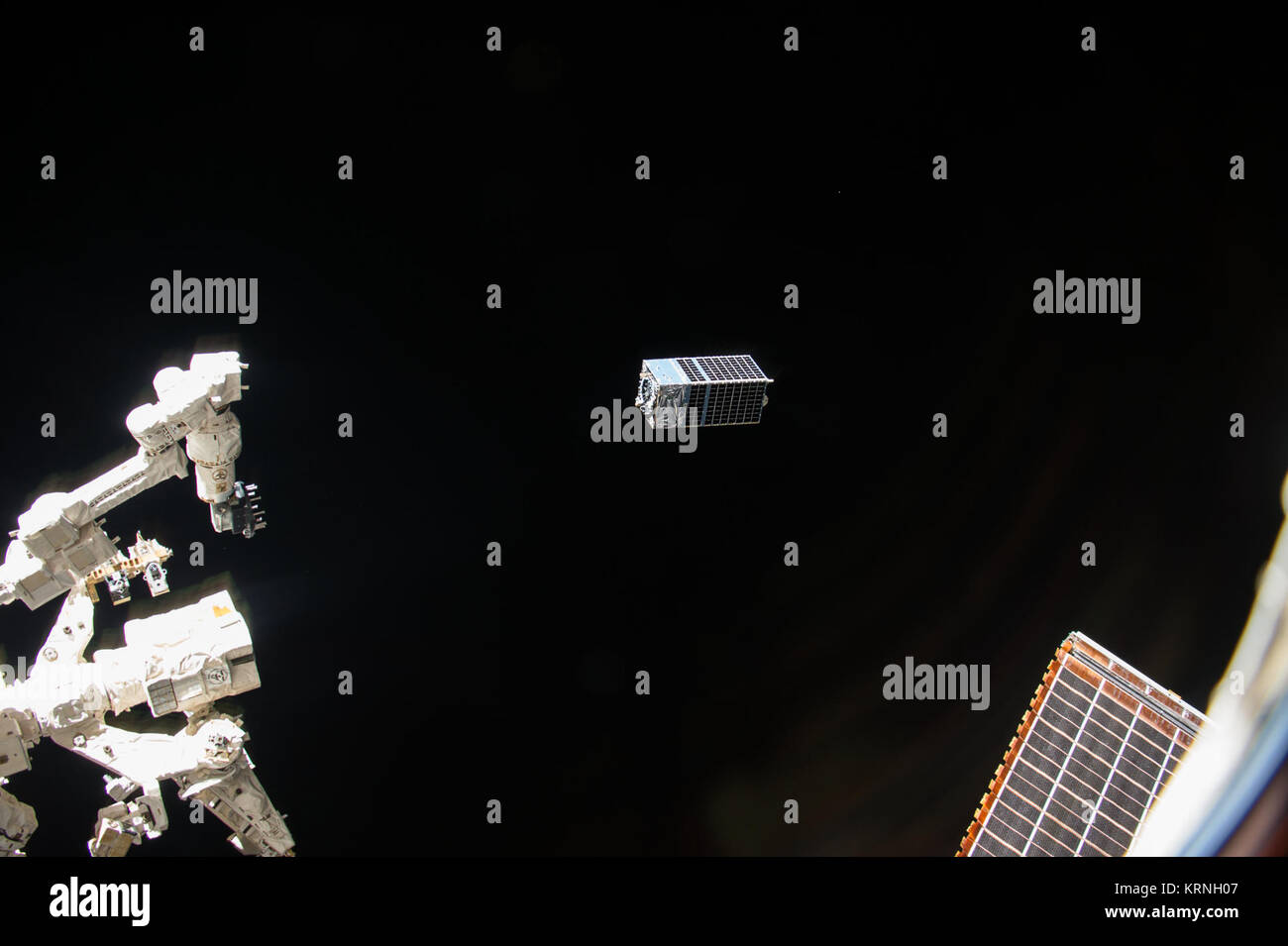 ISS-53 Kestrel Eye IIM satellite deployment (2 Stock Photo - Alamy
