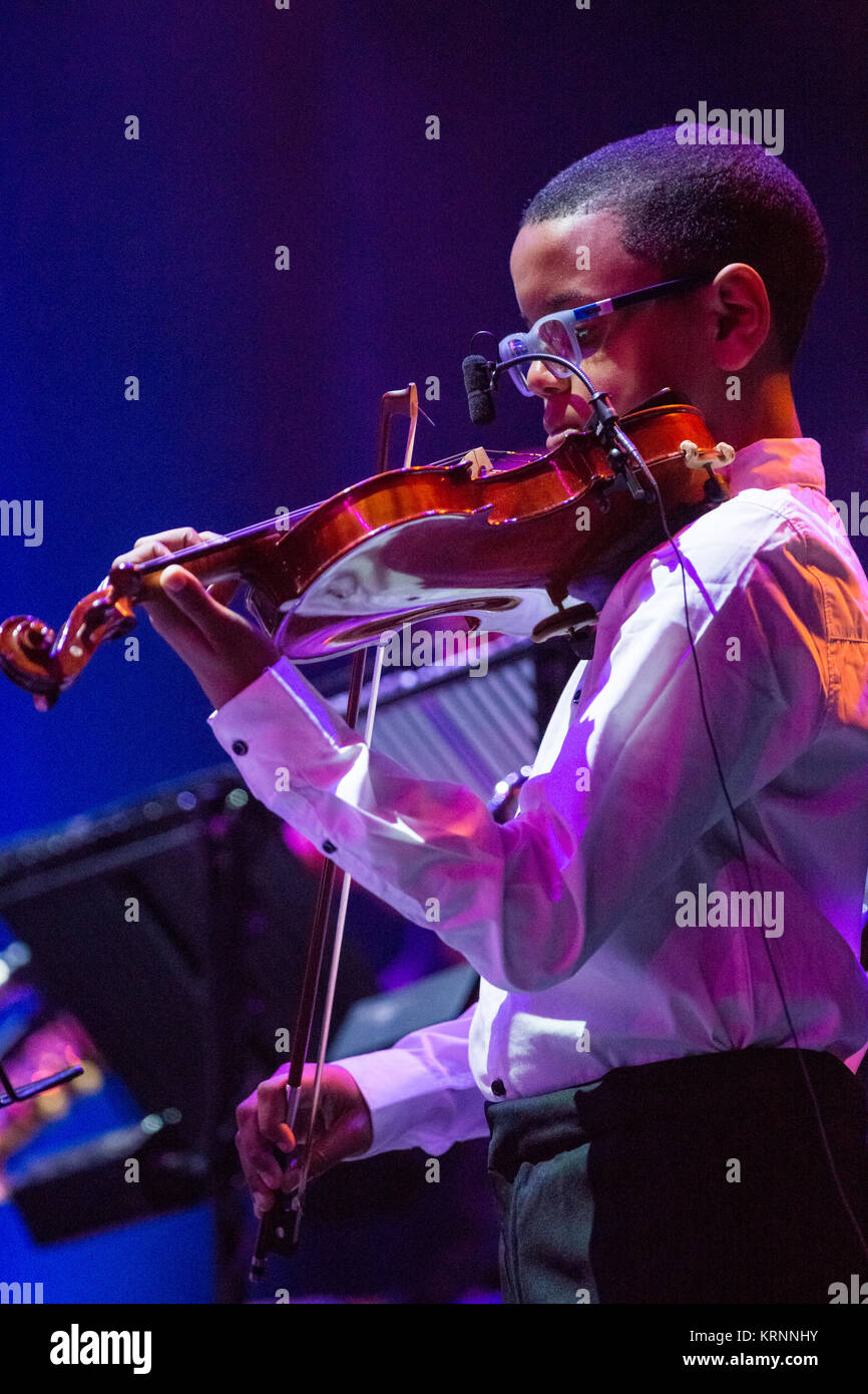 Tito Paris performing live on stage at the Coliseu dos Recreios in ...