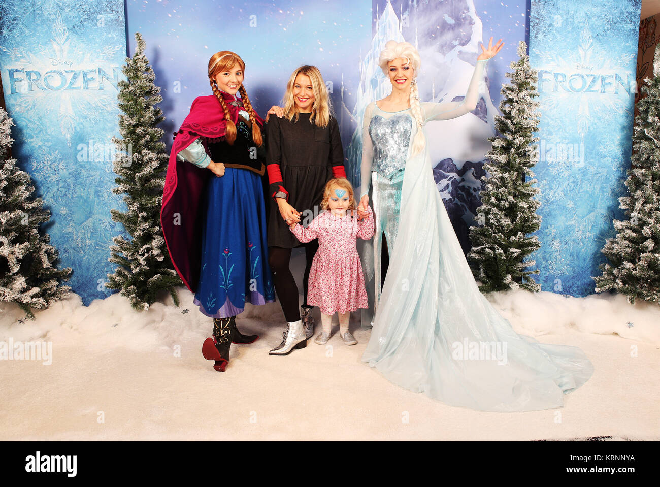 Zoe de Pass and daughter Delphine (3) meet much-loved Frozen characters ...