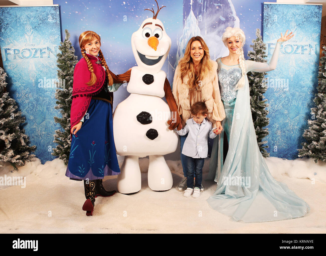 Claire Sweeney and son Jaxon (2) meet much-loved Frozen characters ...