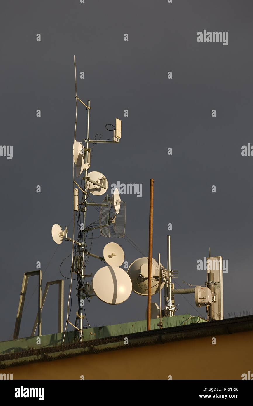 Mobile phone transmitter on roof of building hi-res stock photography ...