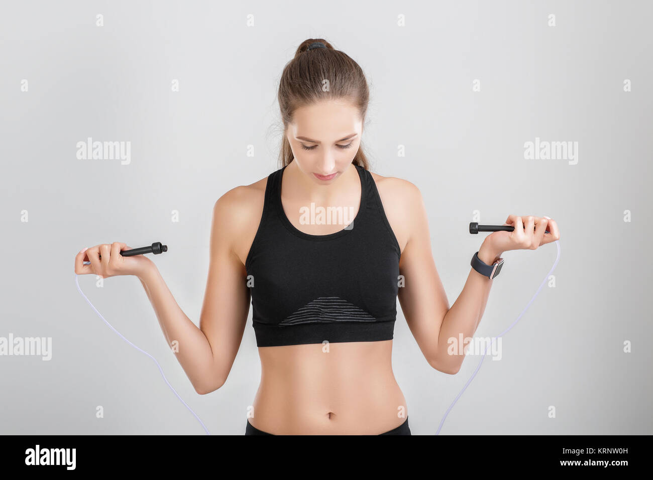 athletic woman holding a rope Stock Photo - Alamy